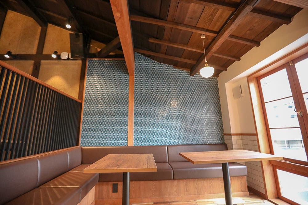 【京都駅徒歩8分】築100年町家の吹き抜けリノベーションの２階スペースを開放！お祝い事・会議・撮影などにの写真5