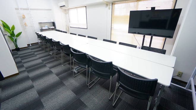 <ノワール会議室>24名収容・新大阪駅4分!光回線Wi-Fi/モニター/プロジェクターの写真1