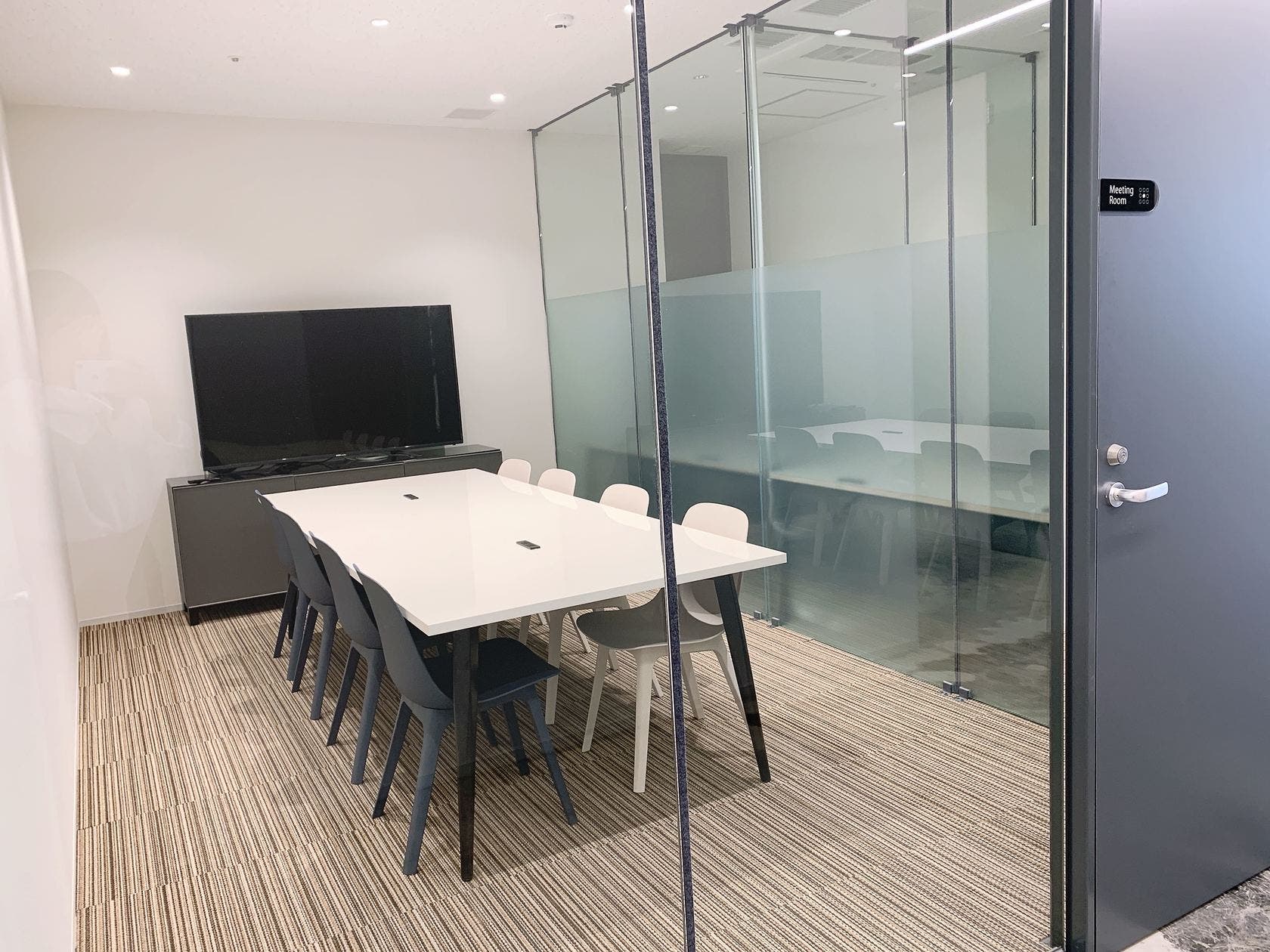 貸し会議室【6人部屋】 - ATOMica - 宮崎市中心部【宮崎ナナイロ東館8階】※MEGAドン・キホーテのビルです。の写真5