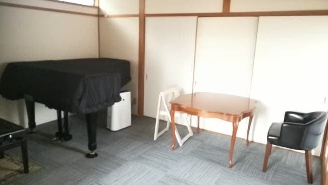 2LDKの1軒家を貸切!キッチン、冷蔵庫、冷暖房、洗面、浴室、トイレ完備!グランドピアノ有♪の写真4