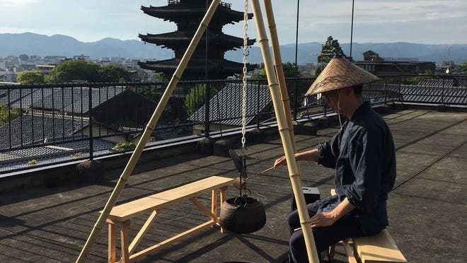 観光地の中心に位置するRC造リノベホテル(RC HOTEL京都八坂)の屋上スペースの写真2