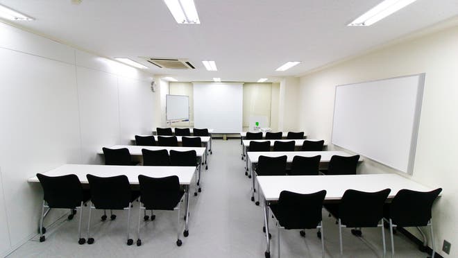 【東銀座駅1分・銀座駅5分】最大収容人数24名の会議室|プロジェクター完備✨研修・面接・商談・勉強会に|G302の写真1