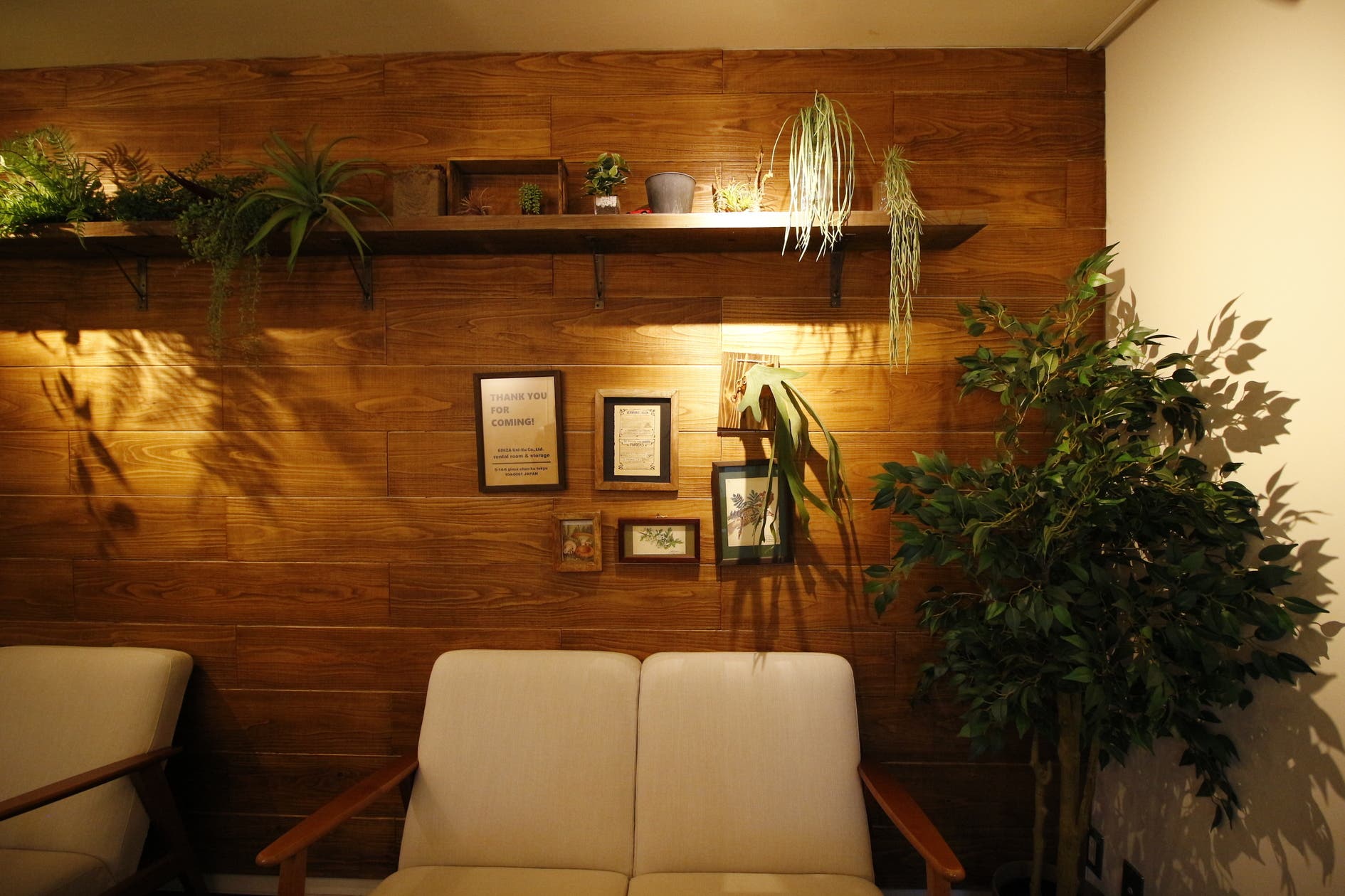 【東銀座駅1分・銀座駅5分】最大収容人数12名のおしゃれなカフェ風会議室✨プロジェクター完備✨研修・面接・商談・勉強会にの写真3