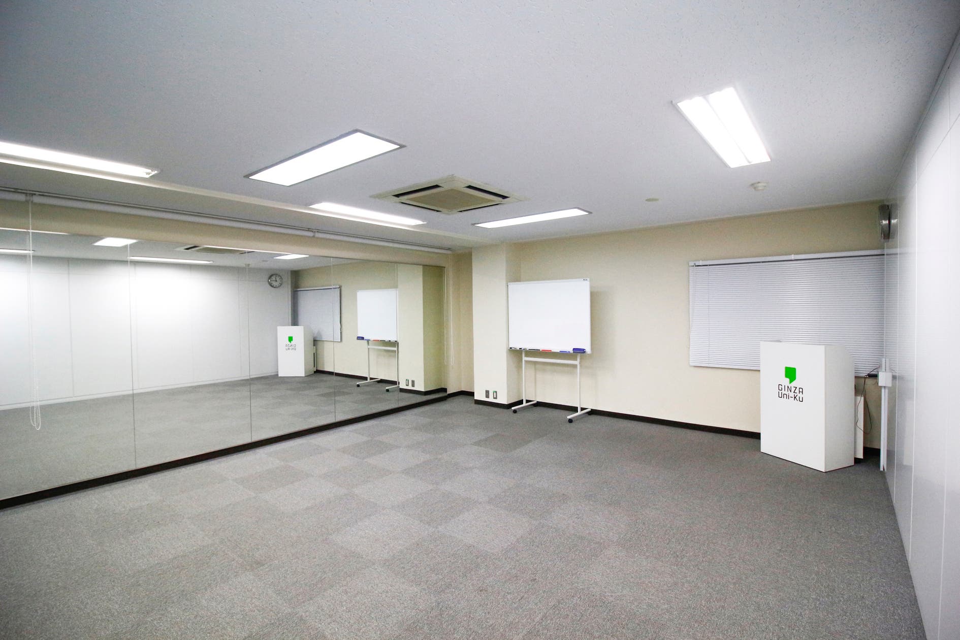 【東銀座駅1分・銀座駅5分】最大収容人数22名の会議室｜プロジェクター完備✨一面は鏡張り🪞研修・面接・商談・勉強会に｜G403の写真10