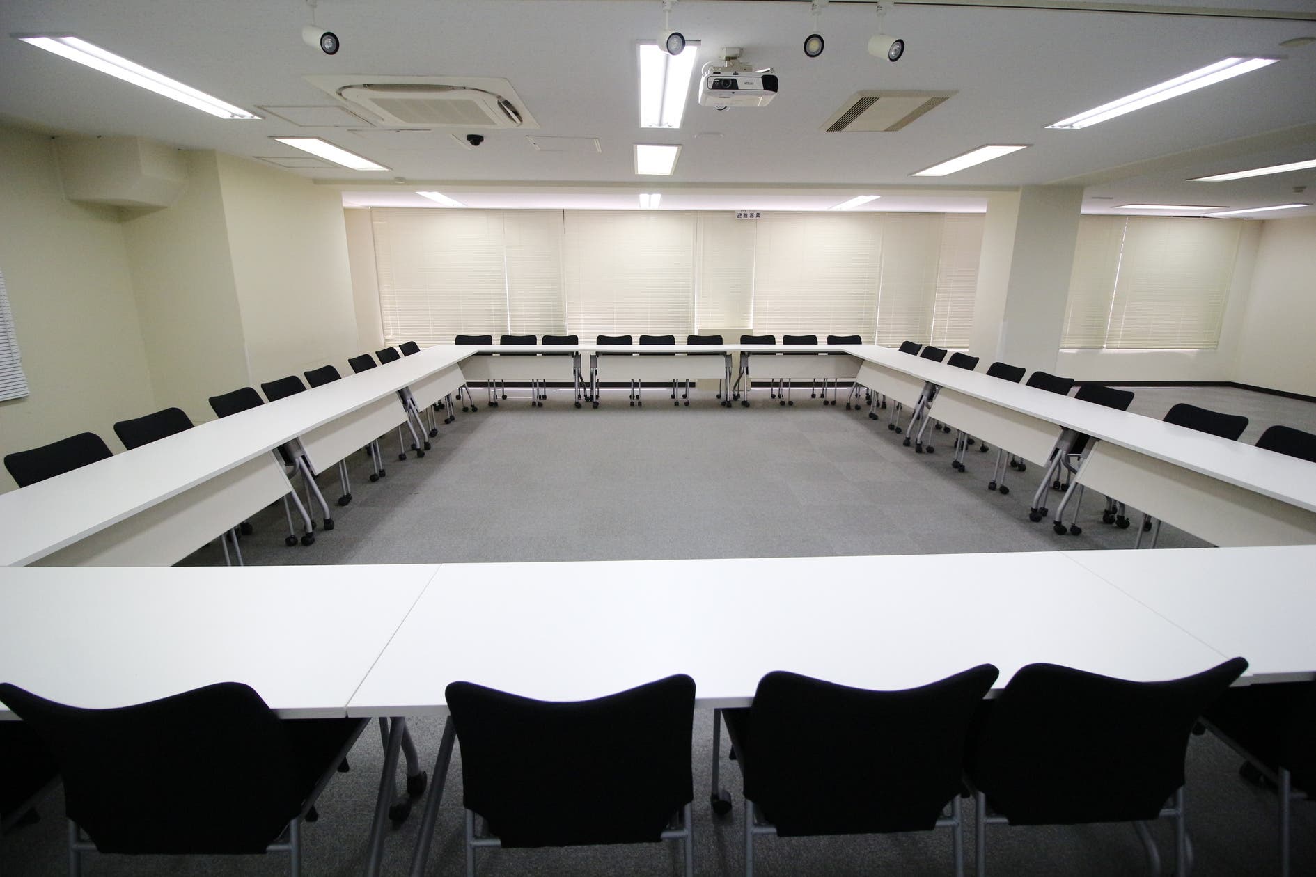 【東銀座1分・銀座5分】ビジネスやセミナー利用に最適な全15室✨プロジェクター完備✨G401｜研修・試験・講演会・懇親会にの写真6