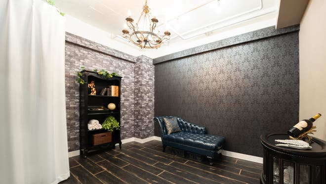 【apps Cst】上品でシンプル。派手過ぎないゴシック調で光は自分でコントロール◎雰囲気の作りやすさ◎最高内装空間!の写真1