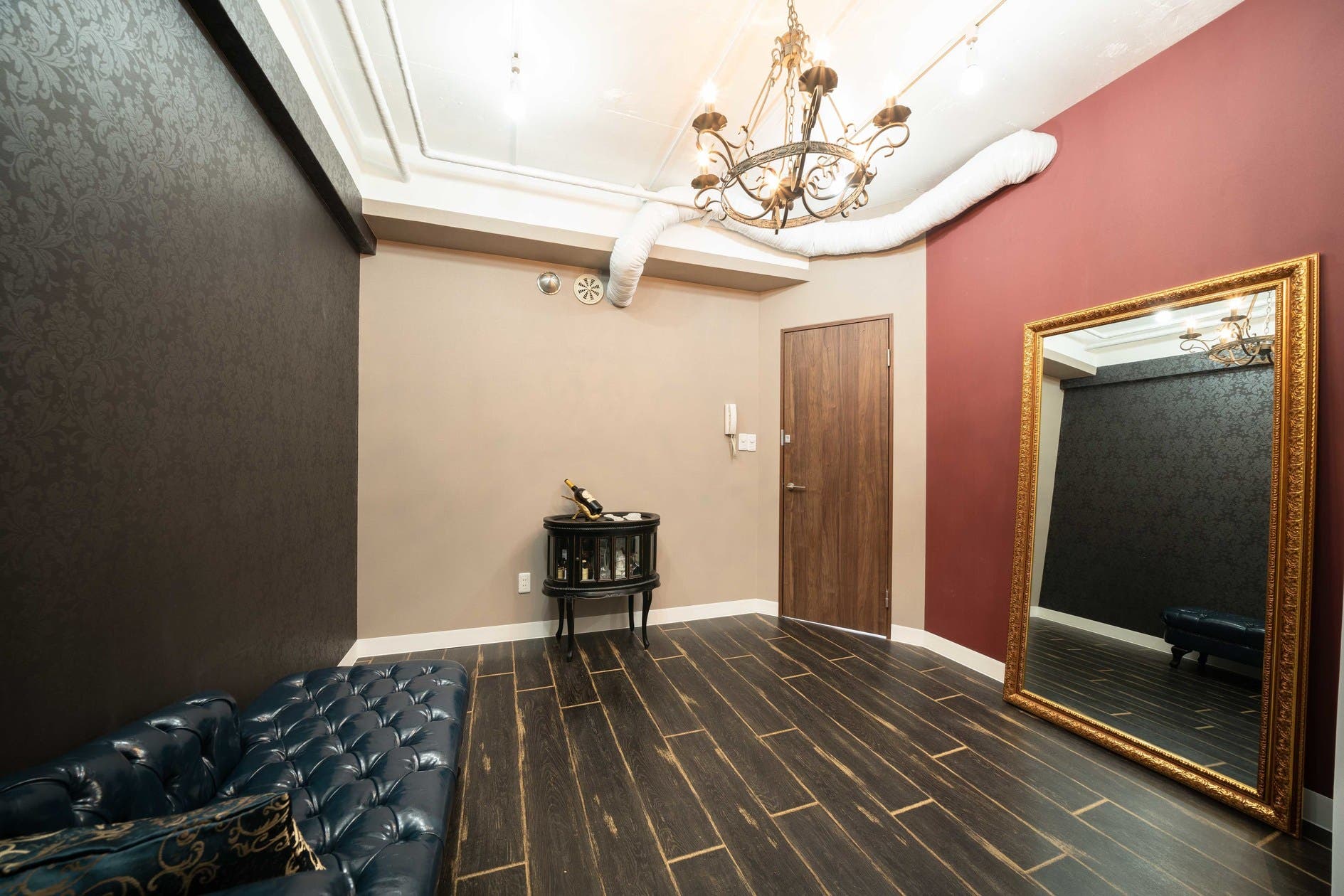 【apps Cst】上品でシンプル。派手過ぎないゴシック調で光は自分でコントロール◎雰囲気の作りやすさ◎最高内装空間！の写真5