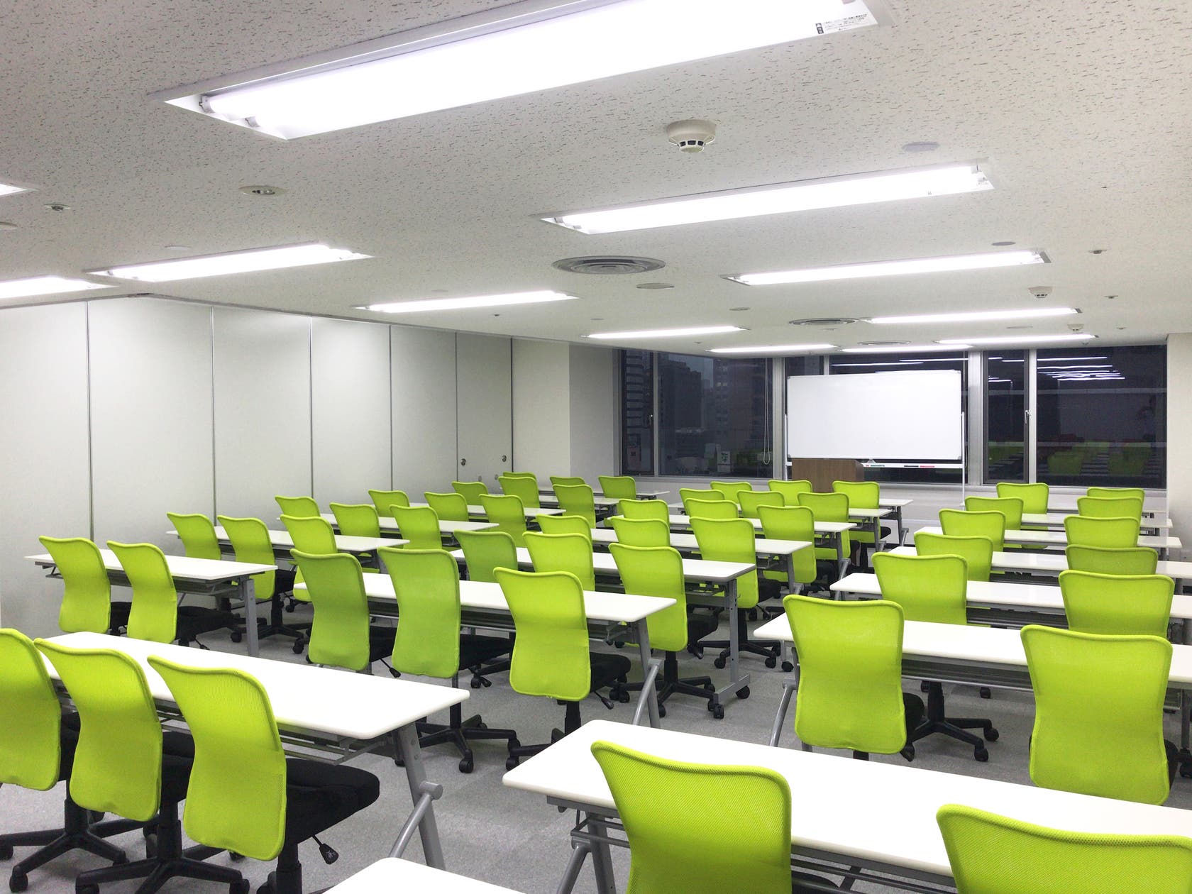 【大阪駅前】81　会議や研修、セミナーでのご利用にぴったりですの写真2