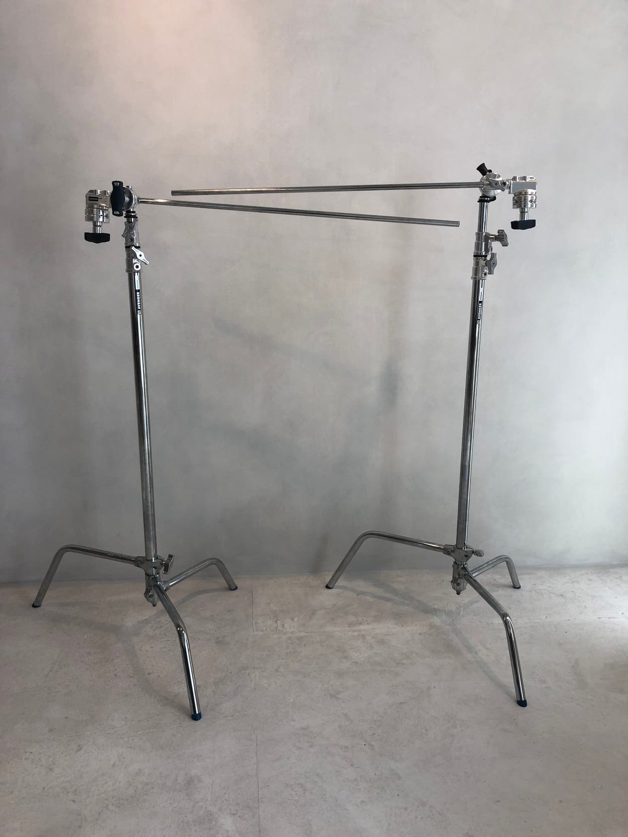 D200グリップヘッドとアベンジャーC1575Bスーパークランプを2つで1セットとしてレンタルしておりますの画像1