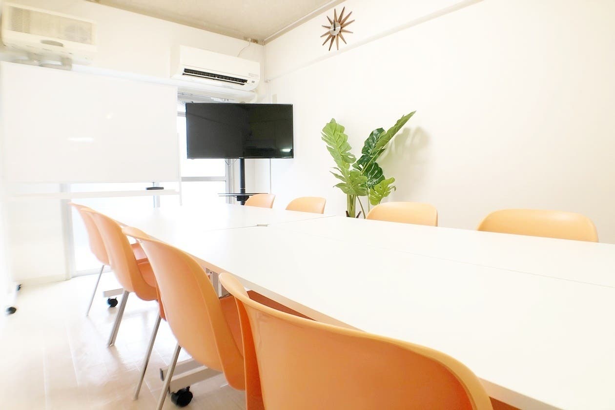 新大阪駅２分！フル装備なので手ぶらでＯＫ【無料】超高速光Wi-Fi＆大画面モニター＆ホワイトボード●８名●会議室ソレイユ新大阪の写真6