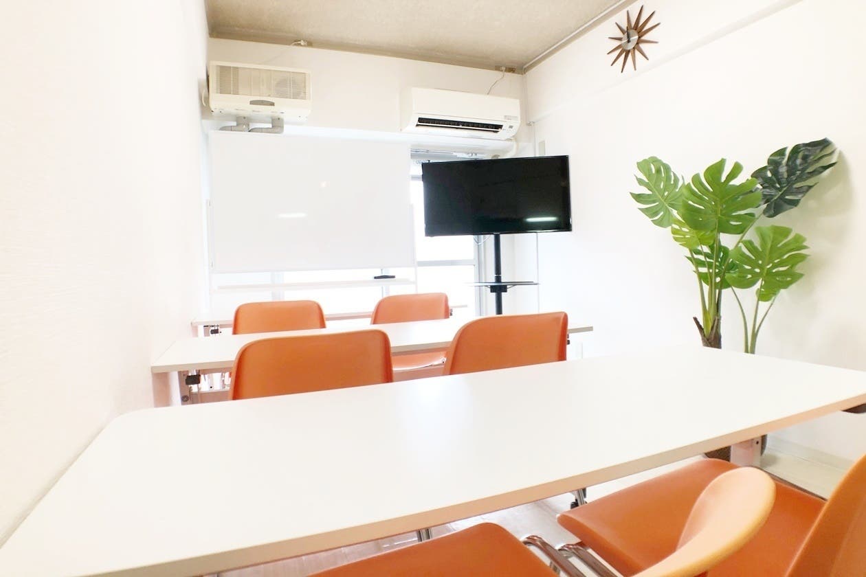 新大阪駅２分！フル装備なので手ぶらでＯＫ【無料】超高速光Wi-Fi＆大画面モニター＆ホワイトボード●８名●会議室ソレイユ新大阪の写真7