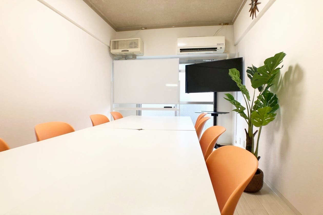 新大阪駅２分！フル装備なので手ぶらでＯＫ【無料】超高速光Wi-Fi＆大画面モニター＆ホワイトボード●８名●会議室ソレイユ新大阪の写真9