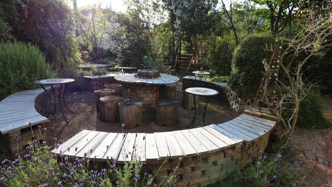 自然に囲まれたプライベートスペースです。優雅なひとときをお楽しみください。の写真1