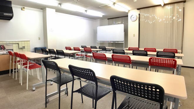 金沢駅東口徒歩8分、24時間・24名着席可、プロジェクター&大型スクリーン、セミナー・会議・リモートワークに、近隣パーキング多数の写真1