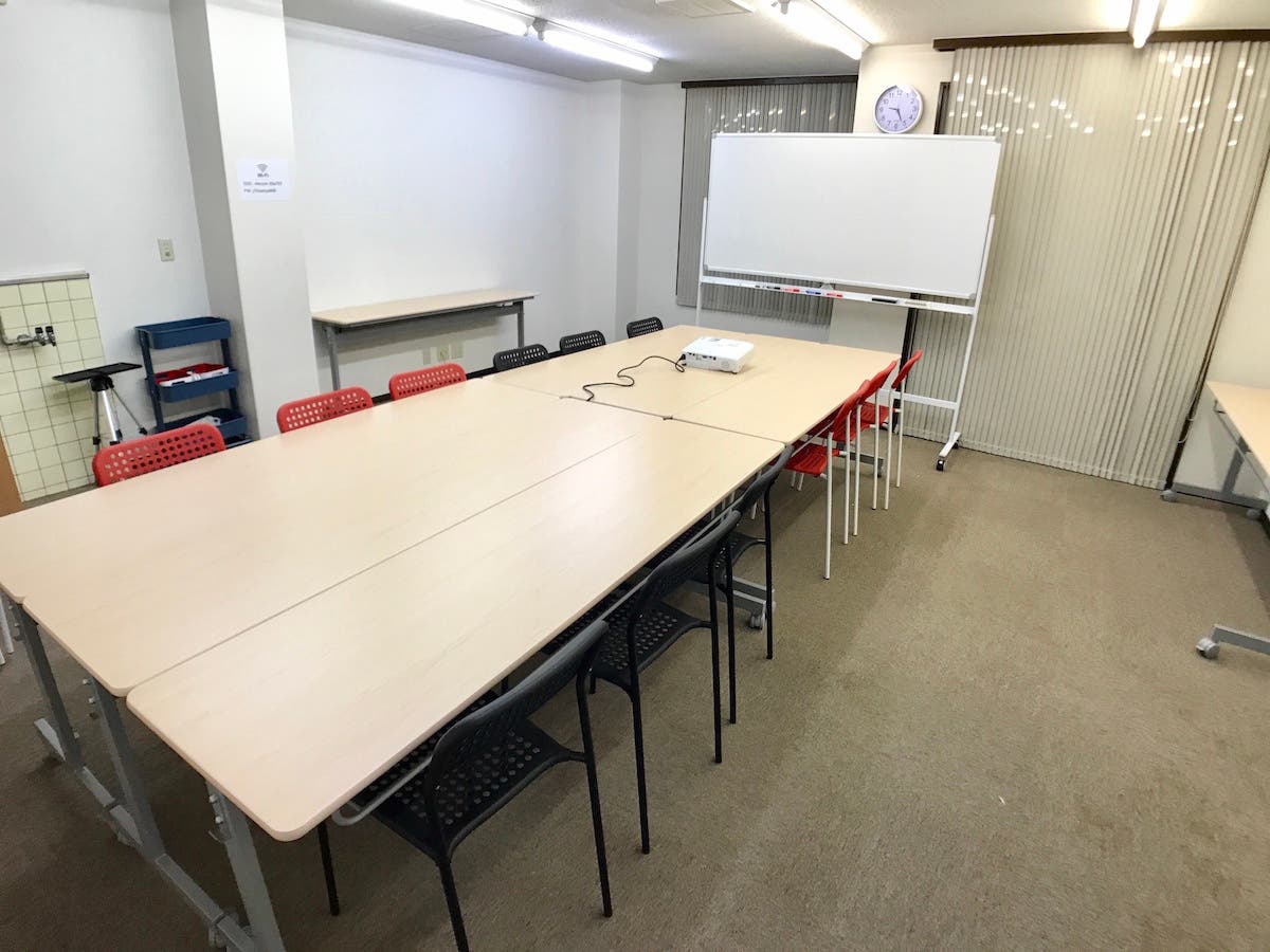 金沢駅東口徒歩８分、24時間・24名着席可、プロジェクター&大型スクリーン、セミナー・会議・リモートワークに、近隣パーキング多数の写真5