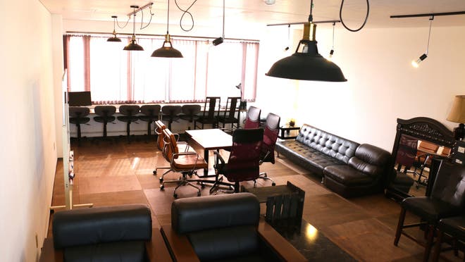 【ispace365】宜野湾市上原のおしゃれレンタルスペースの写真1