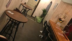 西海岸風BARスペース!基本何でもオッケー 女子会や撮影に適の写真4