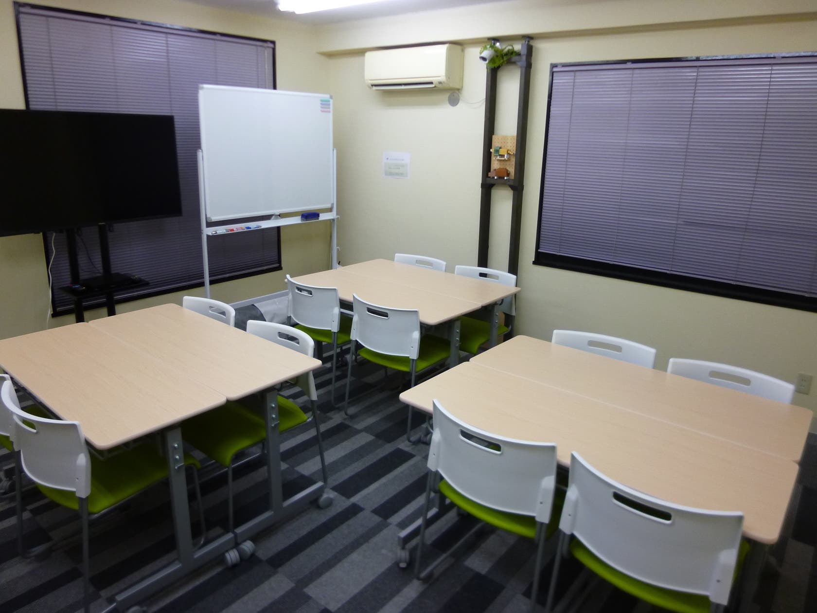 超高速光回線・Wi-Fi/大型モニタ/感染症対策グッズ/即予約★神田駅徒歩3分のテラス＆応接付き会議室の写真5