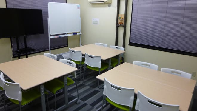 超高速光回線・Wi-Fi/大型モニタ/感染症対策グッズ/即予約★神田駅徒歩3分のテラス&応接付き会議室の写真5