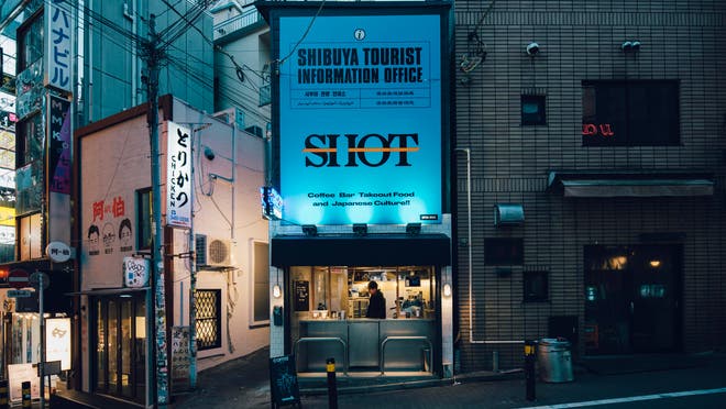 ①コーヒーショップ&バー、②プロモーションスペース、③観光案内所の3つの機能を持った飲食店!の写真3