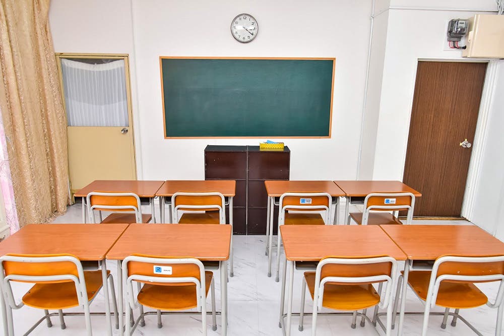 蒲田撮影スタジオ「スタジオカプラ」Aスタジオ　自然光・エレガンス調・姫ベッド　教室セットの写真5