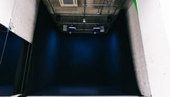 ベストホスト運営✨ 天高5m駅30秒の格安撮影スタジオ!各種撮影用照明、黒バック、グリーンバック、有線LAN完備!の写真3
