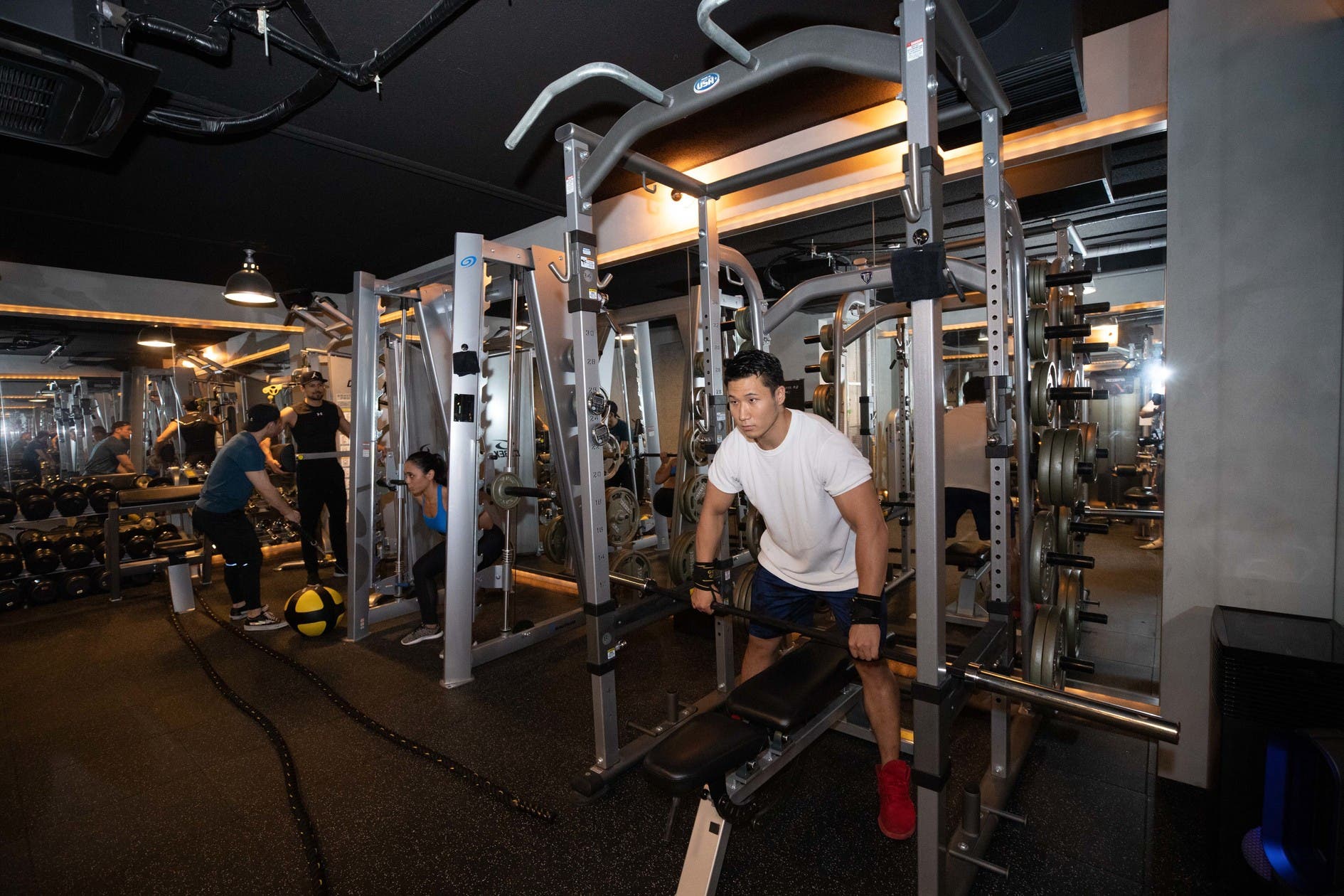 プライベート感満載！！高級感あふれるトレーニングジムの写真5