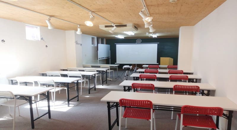 【お気軽会議室】天文館中心部で24時間利用可能なセミナースペース。WiFiの利用可能、テレワークにも最適。
