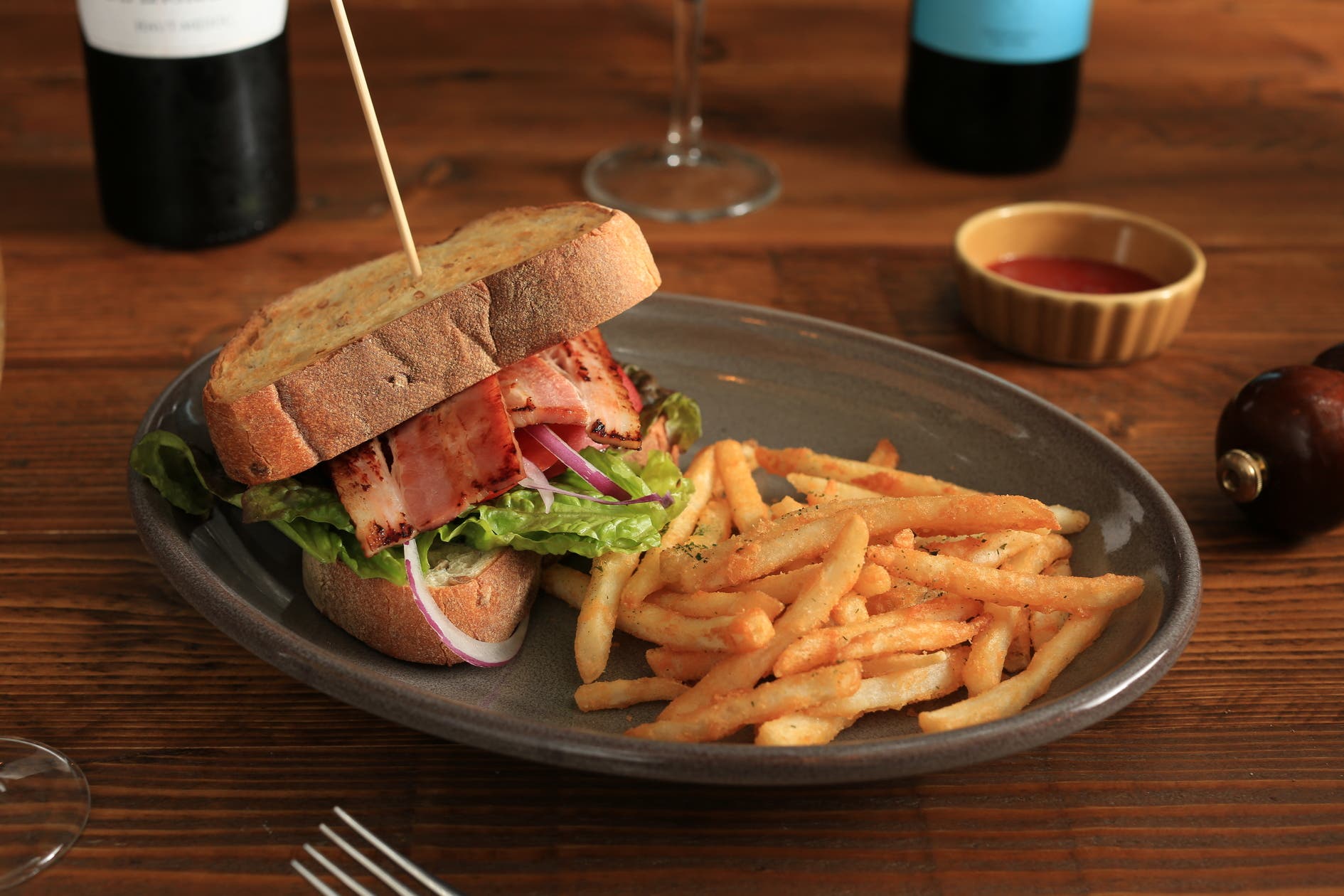 新宿三丁目10分🚶‍♂️最大60名収容👬カフェスペース🍷 撮影可能🎥の写真10