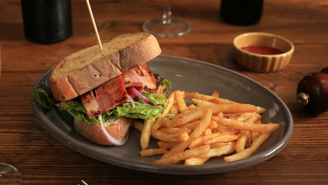 新宿三丁目10分🚶♂️最大60名収容👬カフェスペース🍷 撮影可能🎥の写真10