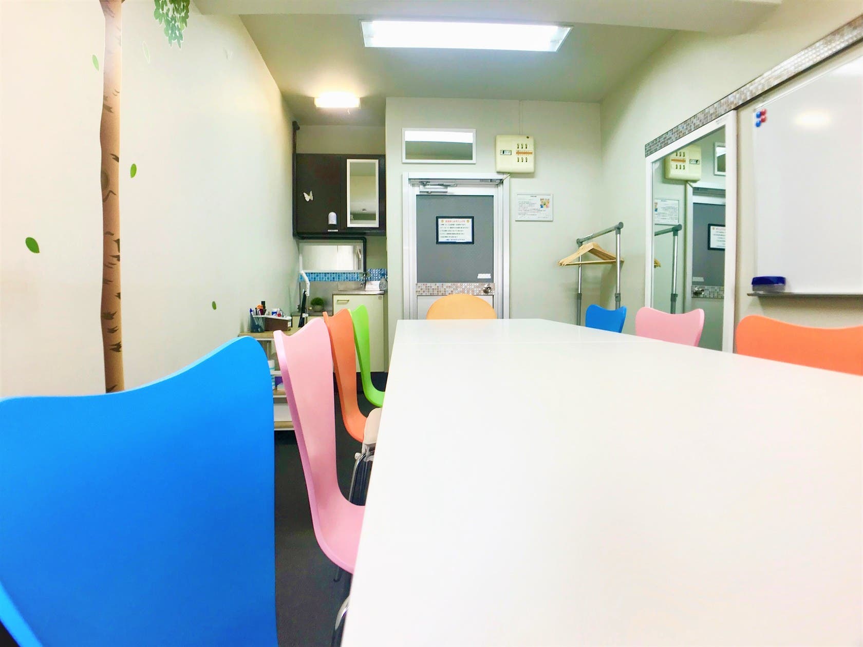 【西新橋のみんなの会議室】新橋駅11分・御成門駅6分他★高速光WiFi導入★定期清掃・除菌を実施中★換気しやすい会議室ですの写真20