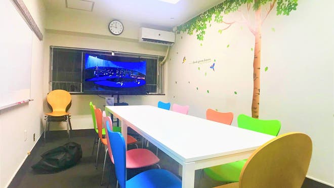 【西新橋のみんなの会議室】新橋駅11分・御成門駅6分他★高速光WiFi導入★定期清掃・除菌を実施中★換気しやすい会議室ですの写真3