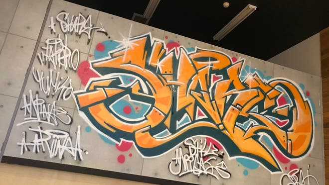 グラフィックアートが印象的なストリート感のあるフロアスペース!の写真2