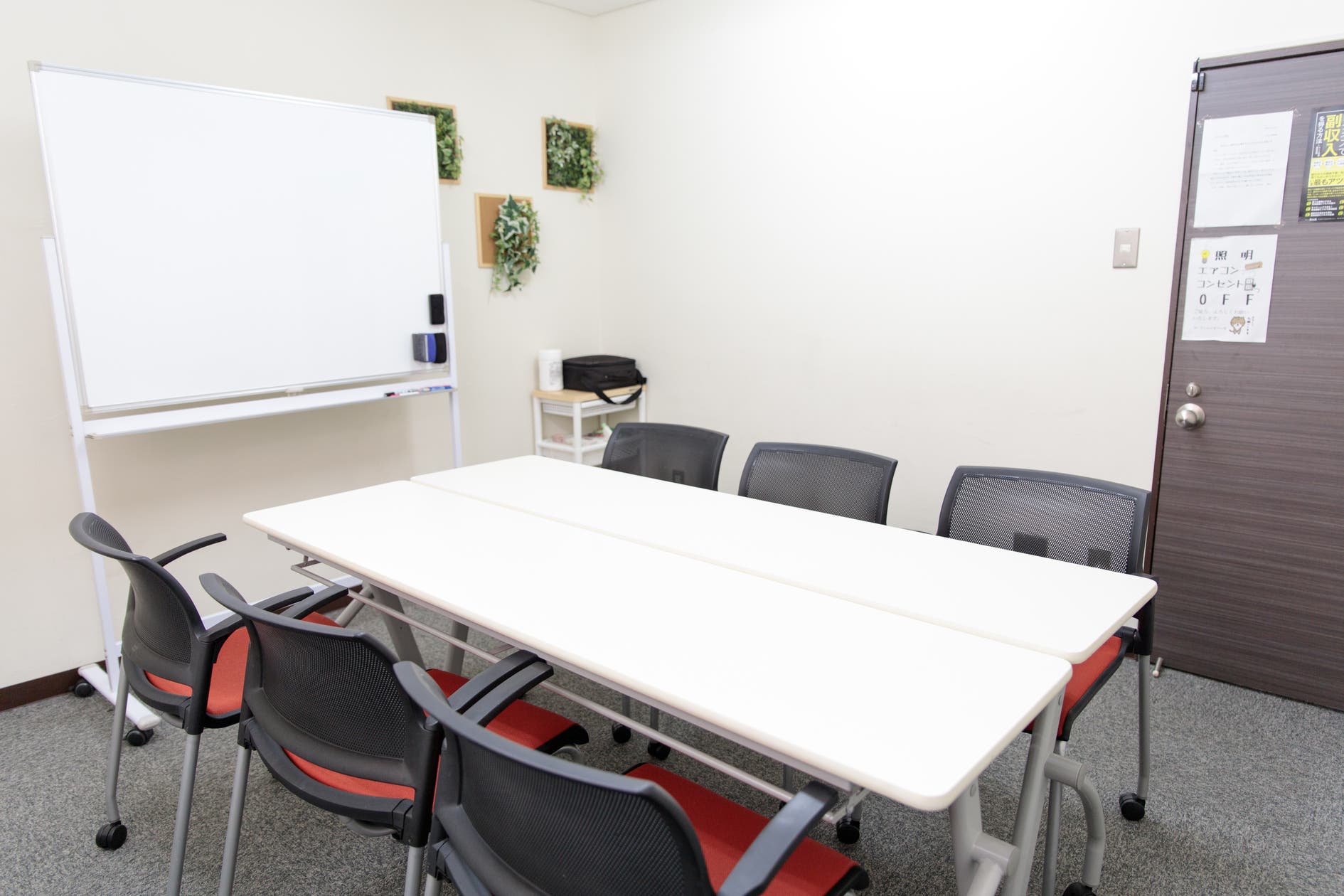 【平日AM 1H500円】少人数の会議や面談、商談に！本町駅4分「みーてぃんぐすぺーす本町」の写真3
