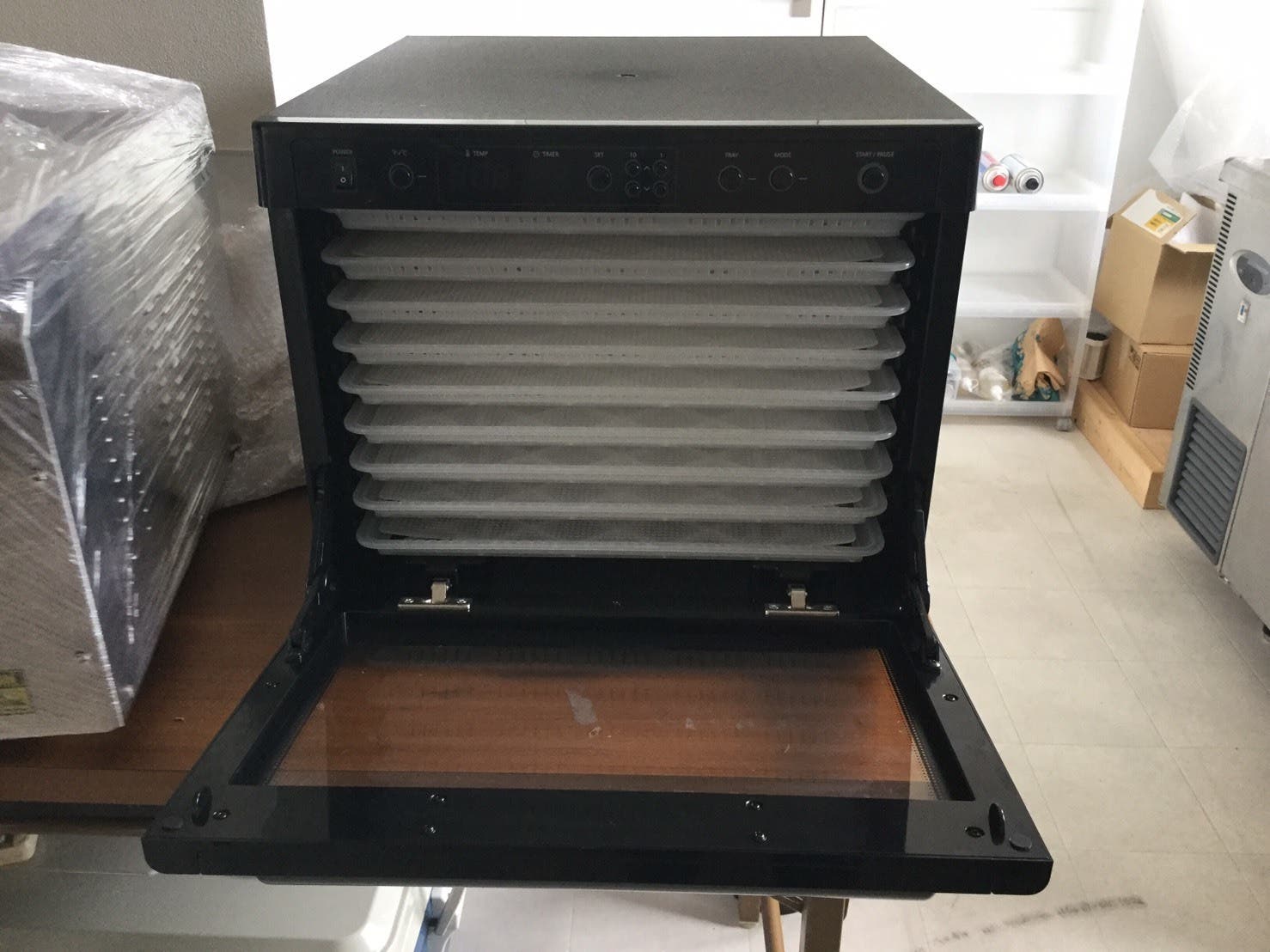 キッズルーム・キッチン付きカフェスペース。駐車場たっぷり完備。タバコルーム完備。お皿も無料でご用意しております。の写真9