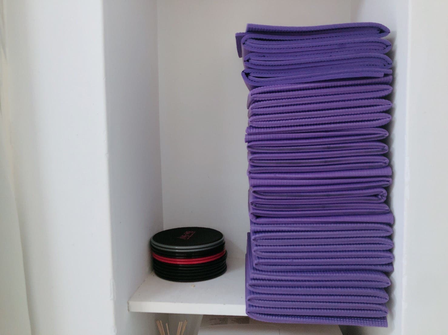 65型モニター⭐️エステベット3台設置⭐️壁一面ミラー&ヨガマット有⭐️スタジオやセミナーなどに最適なフリースペース⭐️の写真14