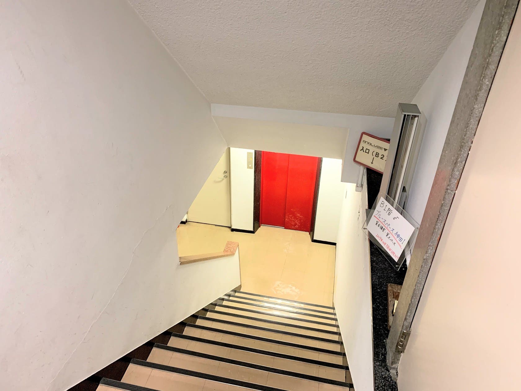 🌟トップホスト🌟12月割🎉神田徒歩1分✨全面ミラー/ダンス可・会議・配信・セミナー・研修・撮影16名着席🎐エアコン🎐の写真9