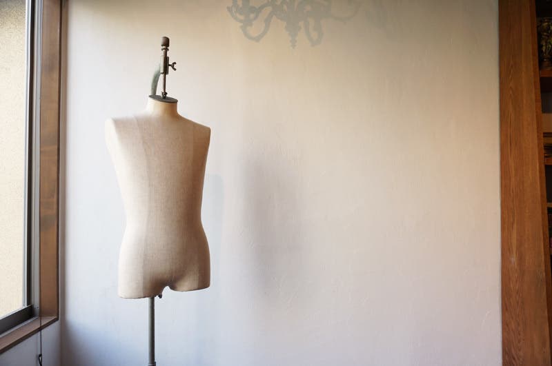 渋谷駅徒歩3分｜アンティークソファや洋書など数千点のアンティーク家具・雑貨をディスプレイ｜2面本棚書斎スタジオ｜自然光◎｜Bstの写真8