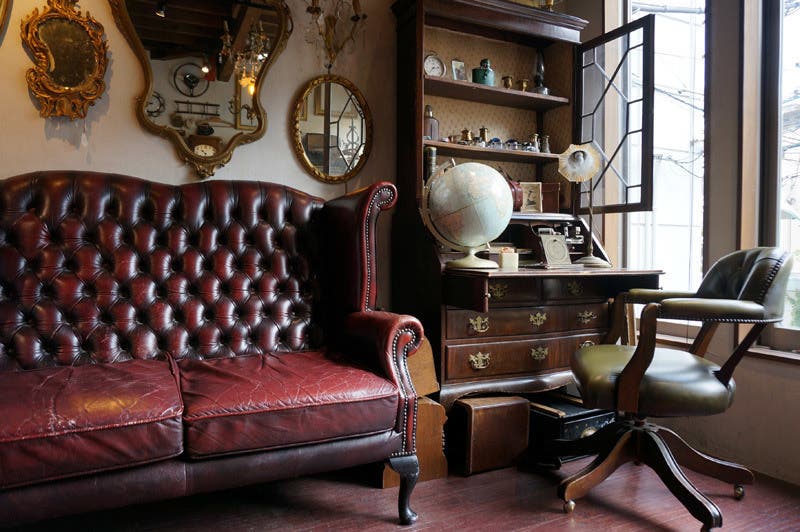 渋谷駅徒歩3分｜アンティークソファや洋書など数千点のアンティーク家具・雑貨をディスプレイ｜2面本棚書斎スタジオ｜自然光◎｜Bstの写真18