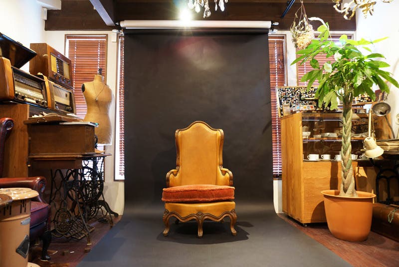 渋谷駅徒歩3分｜アンティークソファや洋書など数千点のアンティーク家具・雑貨をディスプレイ｜2面本棚書斎スタジオ｜自然光◎｜Bstの写真21