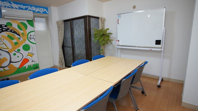 【京都駅前ステーション603】駅出口から徒歩4分のテレワーク応援スペース! 会議だけなく最大120インチのプロジェクターも完備!の写真3