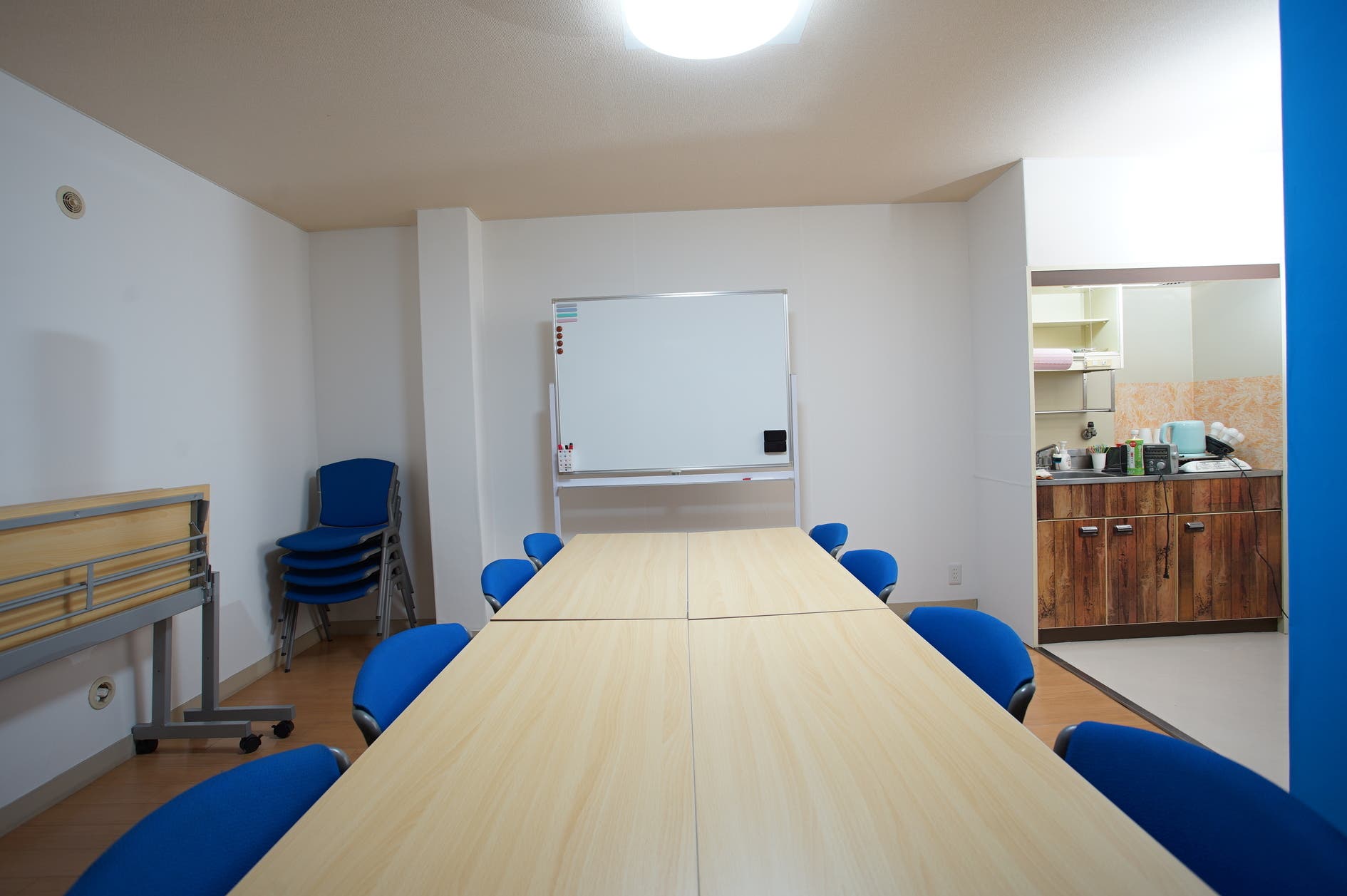 【京都駅前ステーション603】駅出口から徒歩４分のテレワーク応援スペース！　会議だけなく最大１2０インチのプロジェクターも完備！の写真7