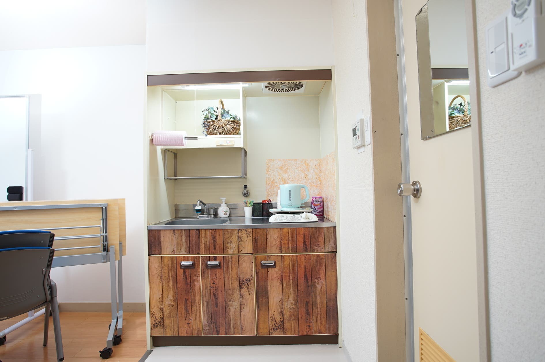 【京都駅前ステーション603】駅出口から徒歩４分のテレワーク応援スペース！　会議だけなく最大１2０インチのプロジェクターも完備！の写真8