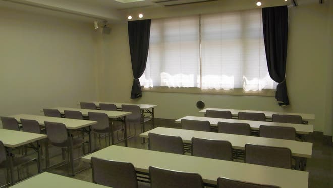 【蔵前】駅からすぐ!みかげ石の床と高い天井が印象的な貸し会議室(3F Aルーム 20名)の写真3