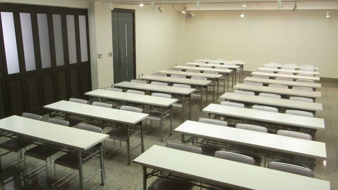 【蔵前】駅からすぐ!最大50名収容可。エレガントな雰囲気の貸し会議室(3F A+Bルーム 50名)の写真1