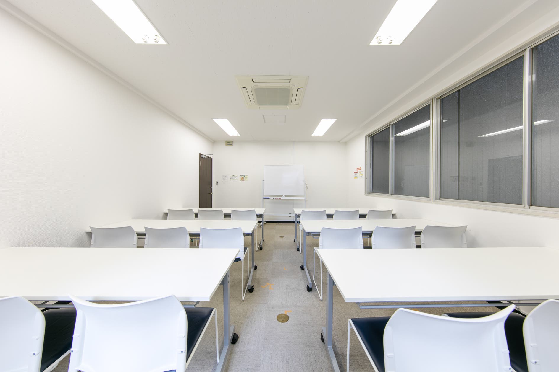 谷町4丁目駅徒歩30秒／18名収容　小・中規模会議・ネット会議・テレワークに【katanaオフィス大阪谷町谷町】の写真3