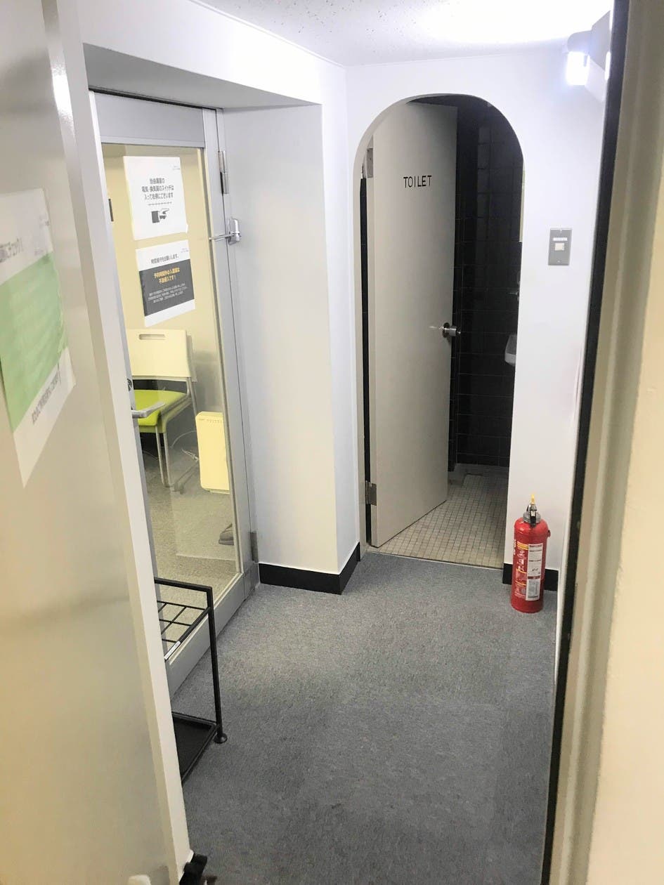 🌟トップホスト🌟12月割🎉神田徒歩1分✨全面ミラー/ダンス可・会議・配信・セミナー・研修・撮影16名着席🎐エアコン🎐の写真13