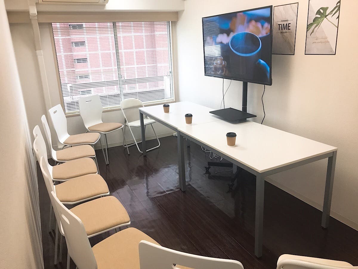 新宿駅D5出口20秒👞土足OK・大型テレビ50型（Fire TV付き）・光回線【Hana＊新宿西口】の写真3