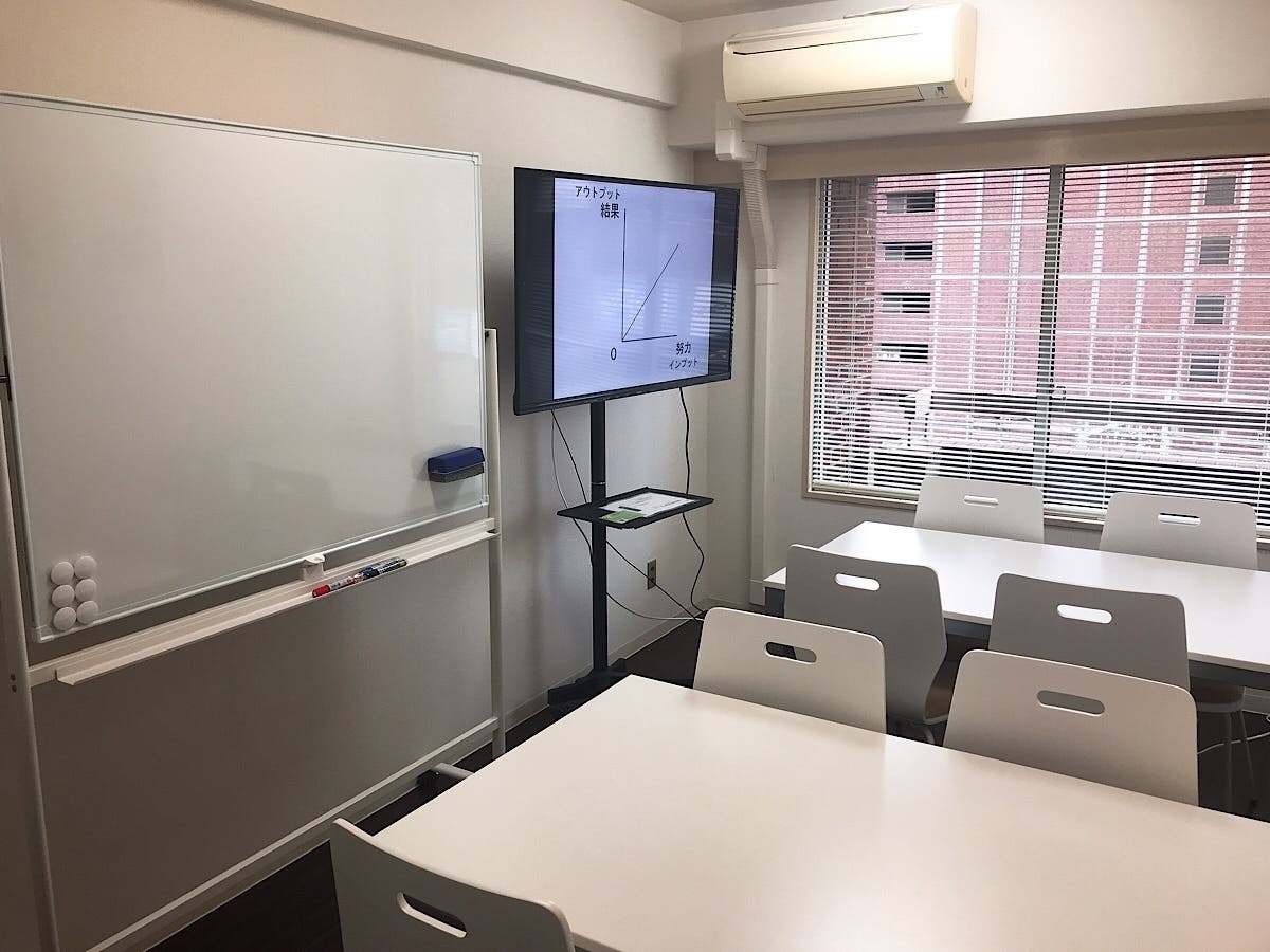 新宿駅D5出口20秒👞土足OK・大型テレビ50型（Fire TV付き）・光回線【Hana＊新宿西口】の写真4