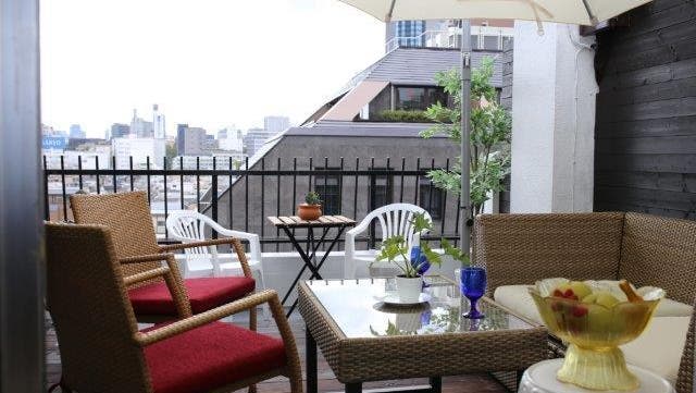 撮影に最適のルーフバルコニーです。太陽光がたっぷり降り注ぎ、開放感抜群です。の写真1